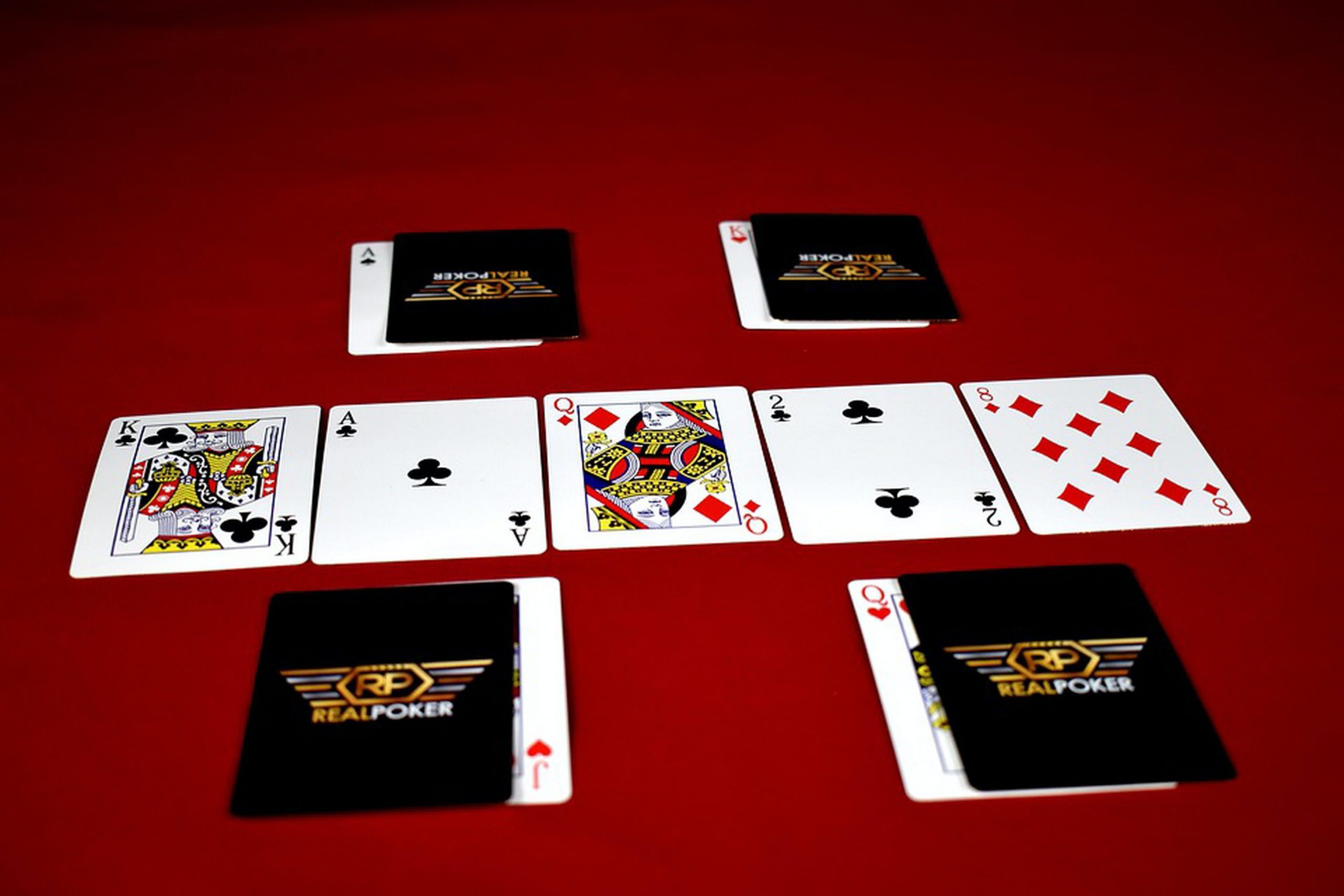 Full Guide on How to Deal in Poker 2026 - Money Poker Sites